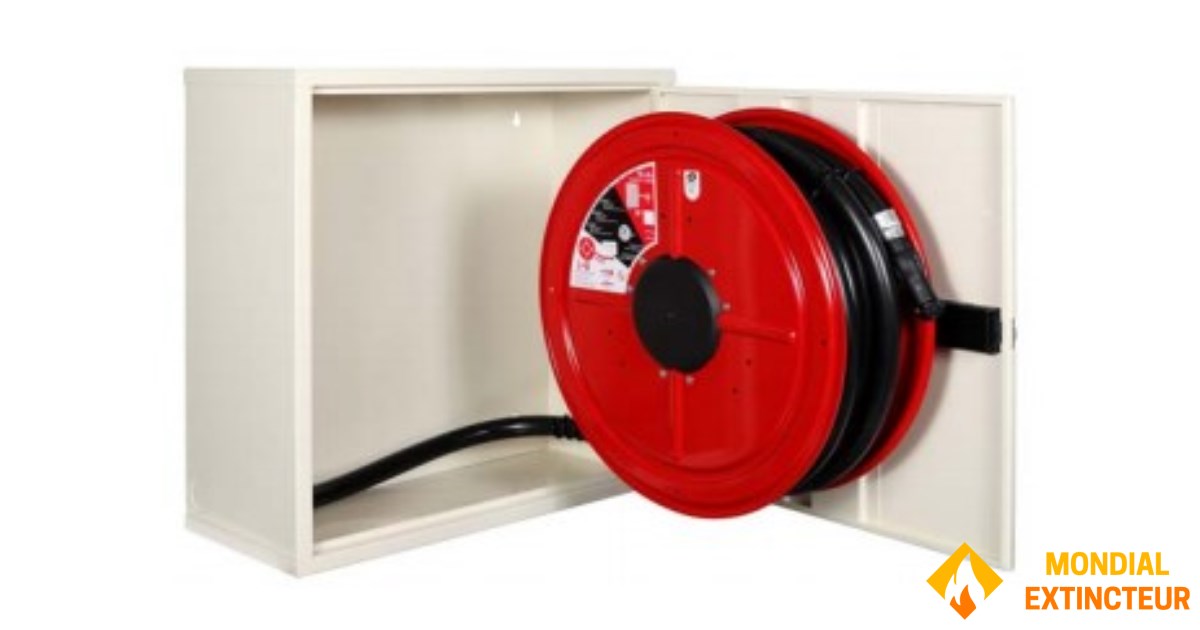 Armed fire hydrant DN 25 pipe - Length 30 M - In cabinet